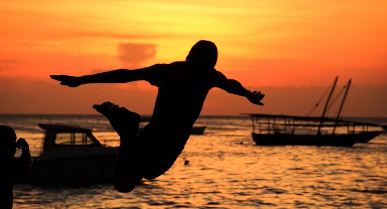 Bodyweight Dip 101 (How to Perform the Dip Exercise) | Nerd Fitness